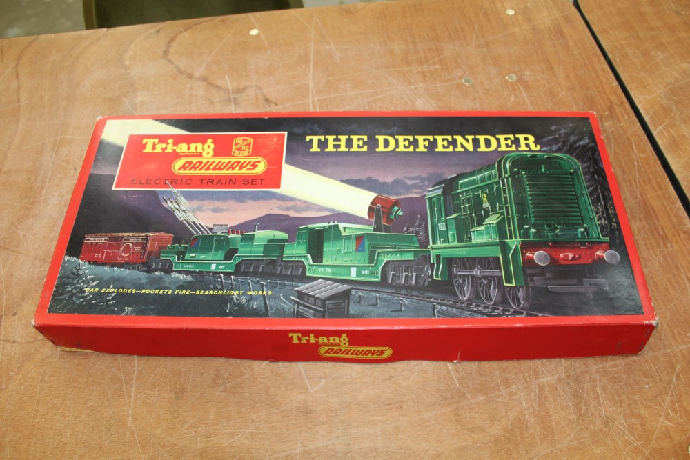 Railway Tri-ang The Defender electric train set RS50, boxed plus a ...