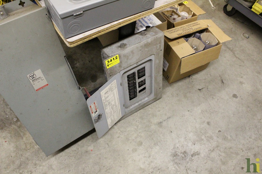 CUTLER-HAMMER 125 AMP CIRCUIT BREAKER BOX WITH 20 SLOTS