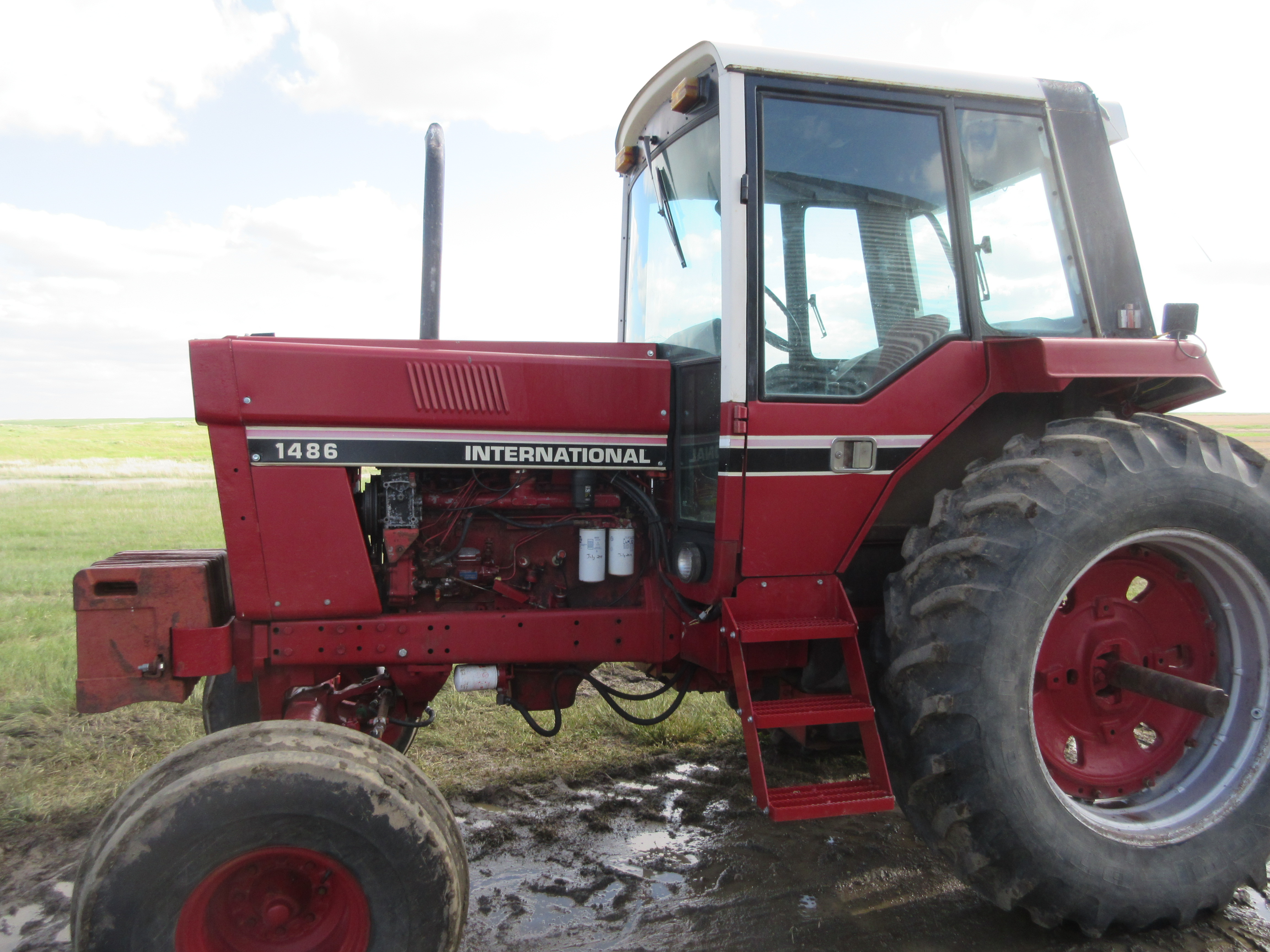 1981 IH 1486 Tractor, cab air heat, 3 Pt, Dual PTO, 2 Hyd, 18.4-38 rear ...