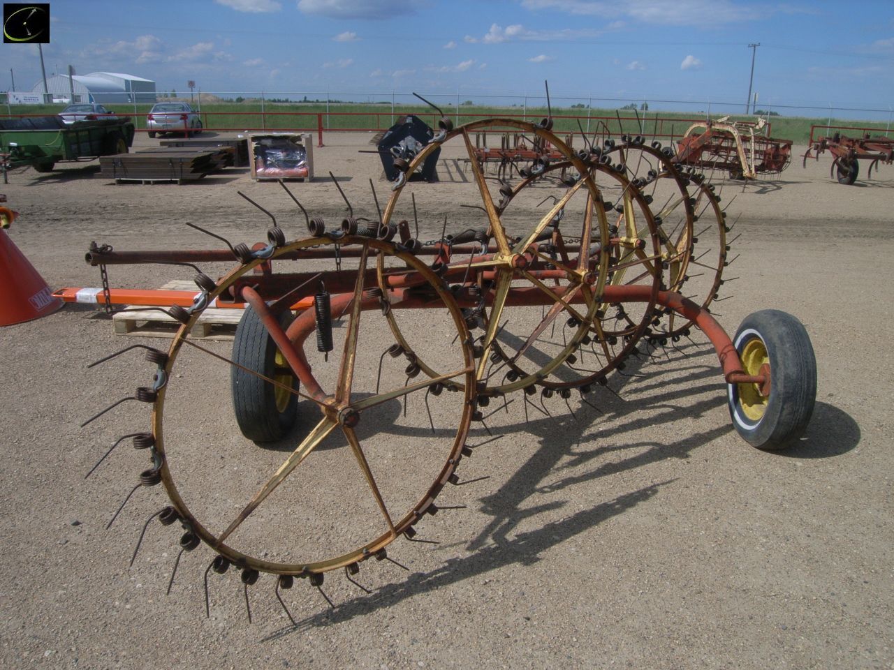 FARM HAND WHEEL HAY RAKE 5 WHEEL, TIRES 8.25-14