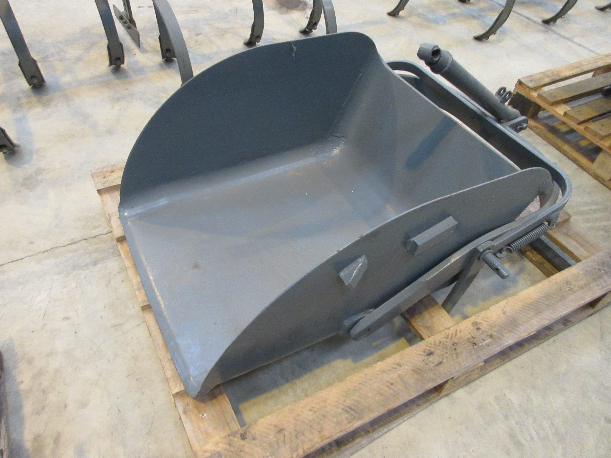 Ferguson Reversible Earth Scoop (USA) mounted with brass plate, S-J0-20 ...