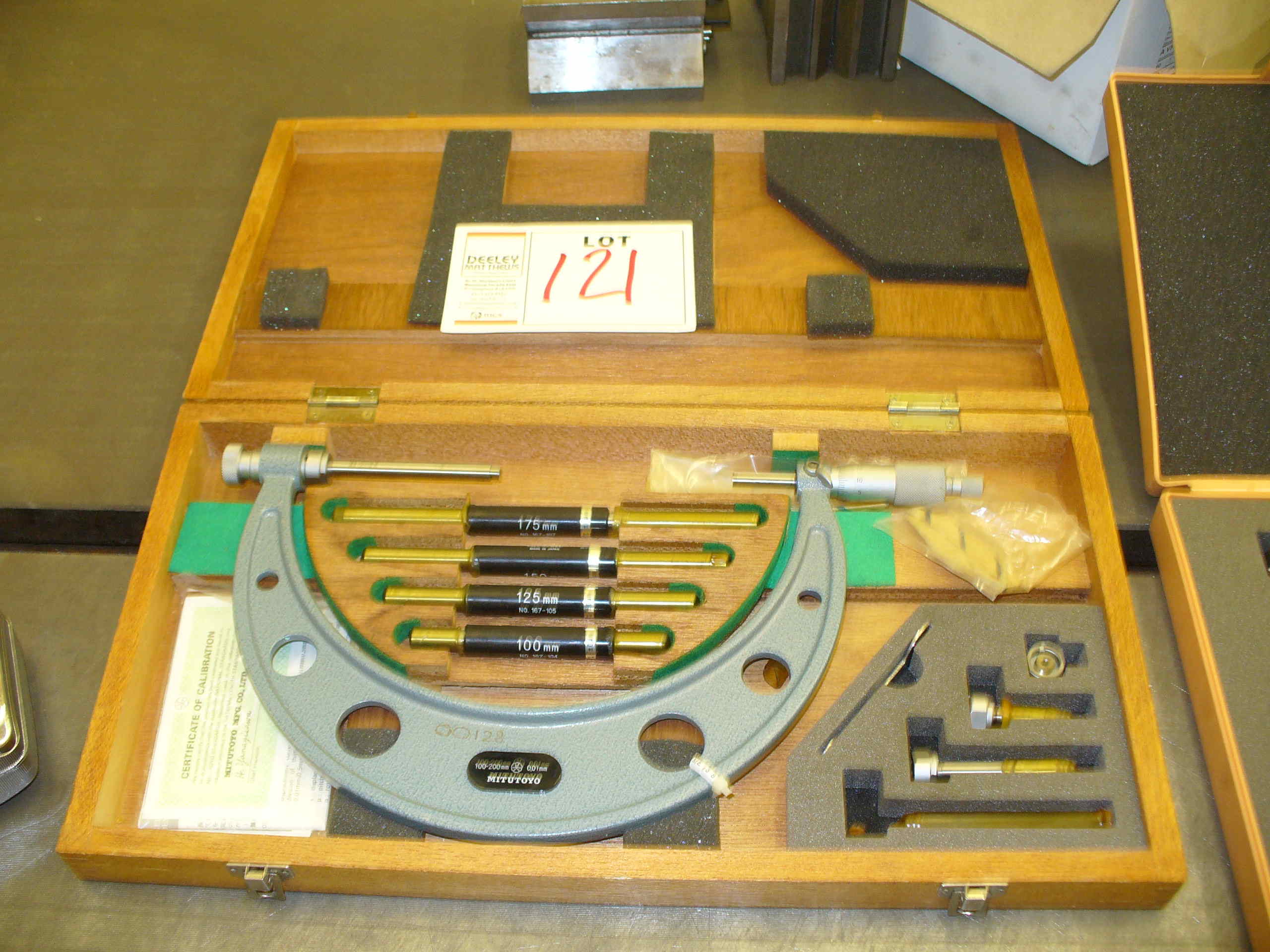 Mitutoyo 100 - 200 MICROMETER