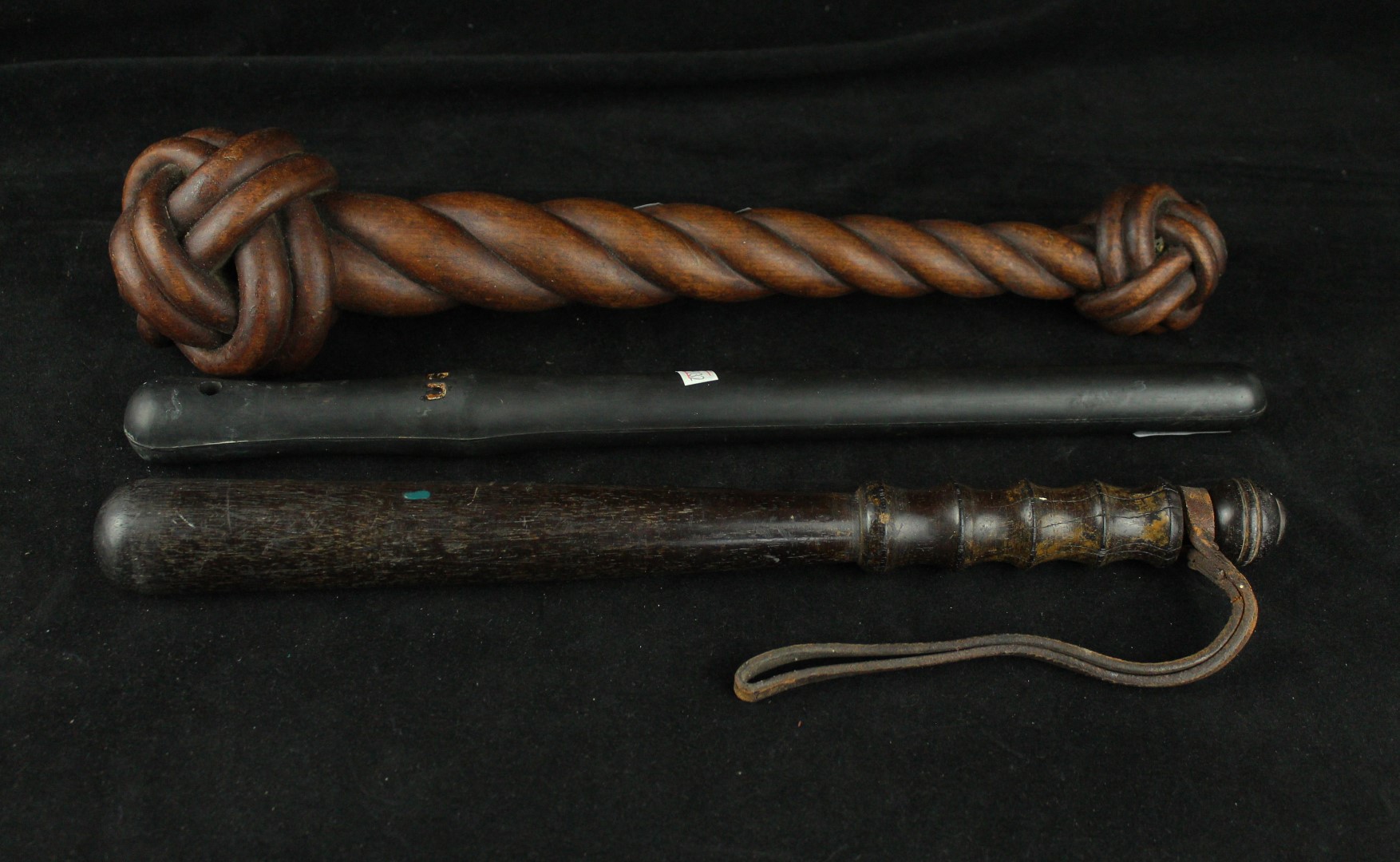 An unusual carved wood knot cudgel, early 20th Century41cm long cudgel ...