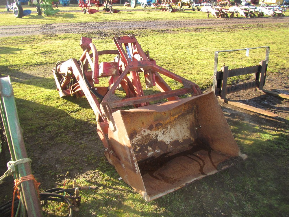 Alo/Quicke 2030 Loader c/w John Deere Brackets
