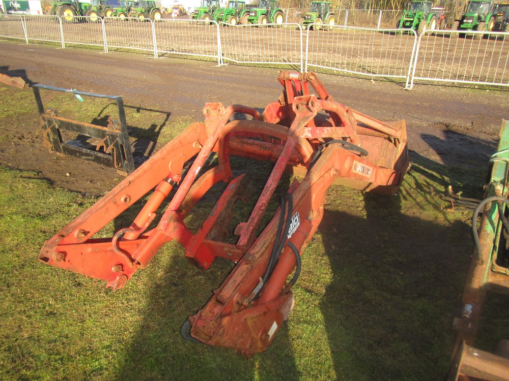 Alo/Quicke 2030 Loader c/w John Deere Brackets