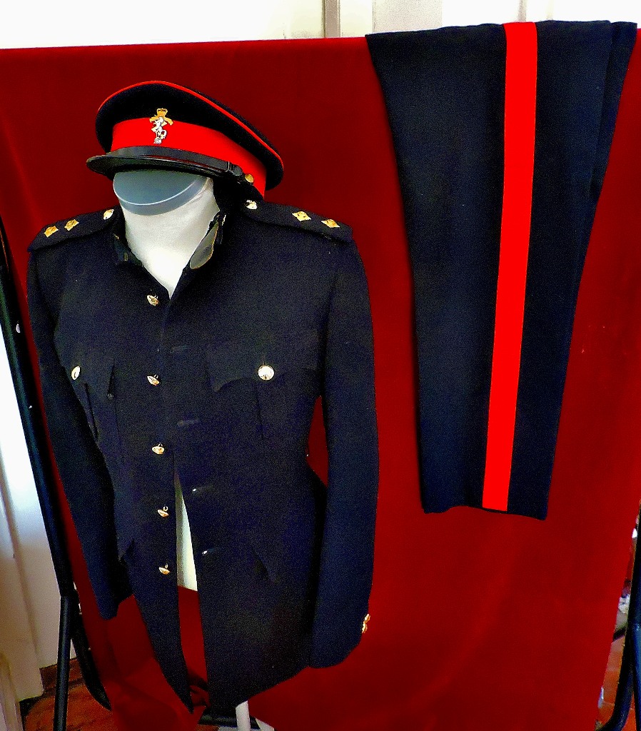REME Officer's No.1 Blues Dress Uniform. Rank of Lieutenant with ...