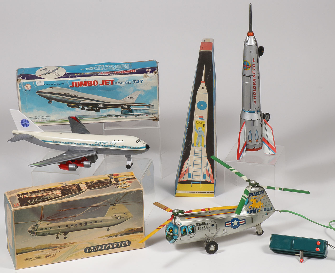 11 AVIATION TOYS/MODELS. Comprising a battery-operated Japanese ...
