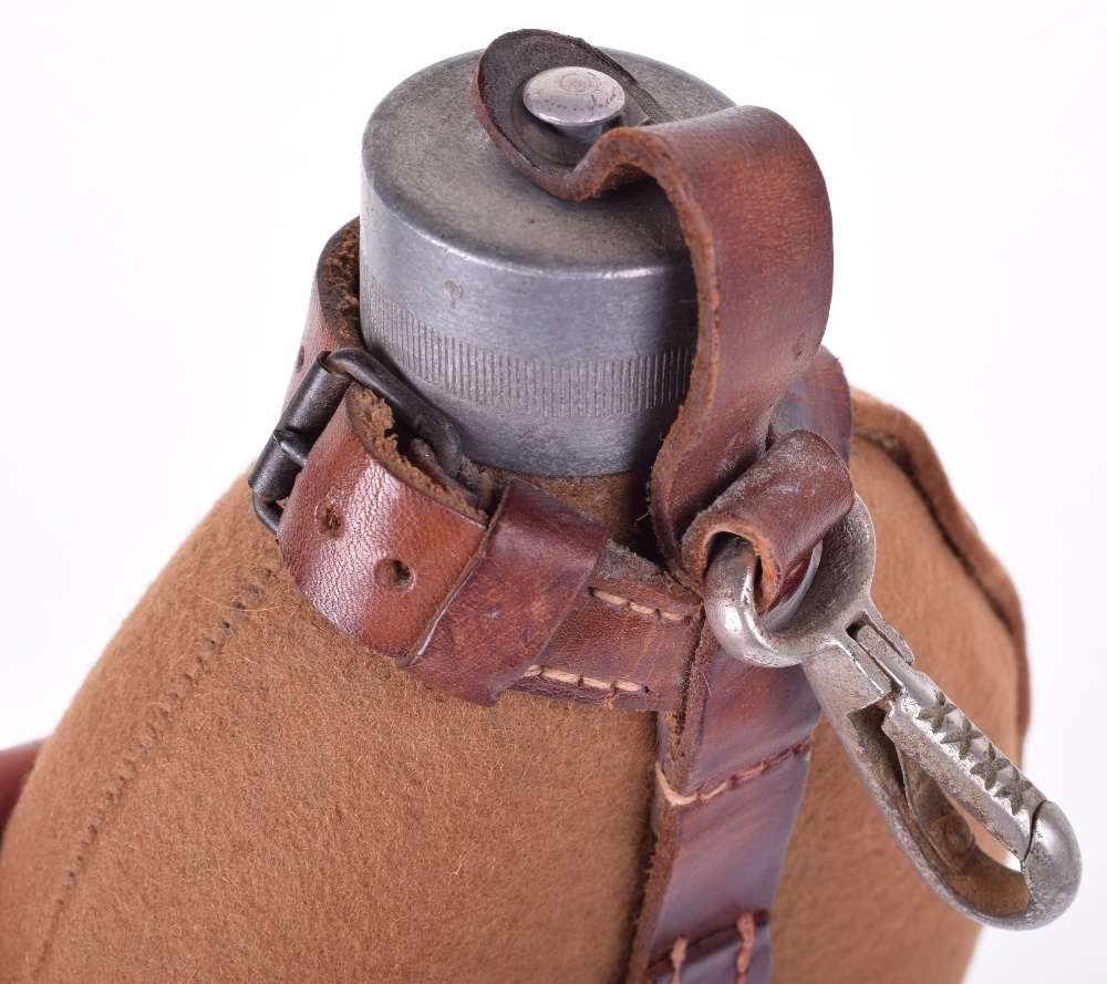 WW1 German Soldiers Water Bottle, light tan felt covering, good colour ...
