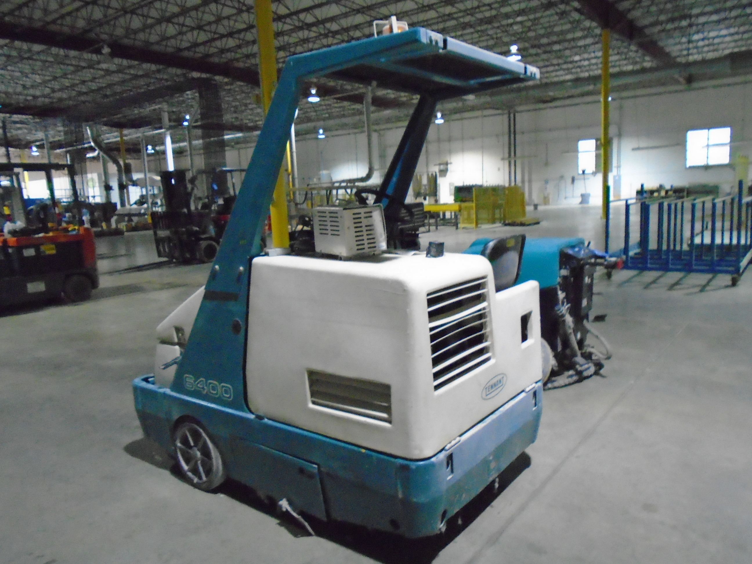 TENNANT MODEL 6400 ELECTRIC FLOOR SWEEPER; S/N 6600-1355