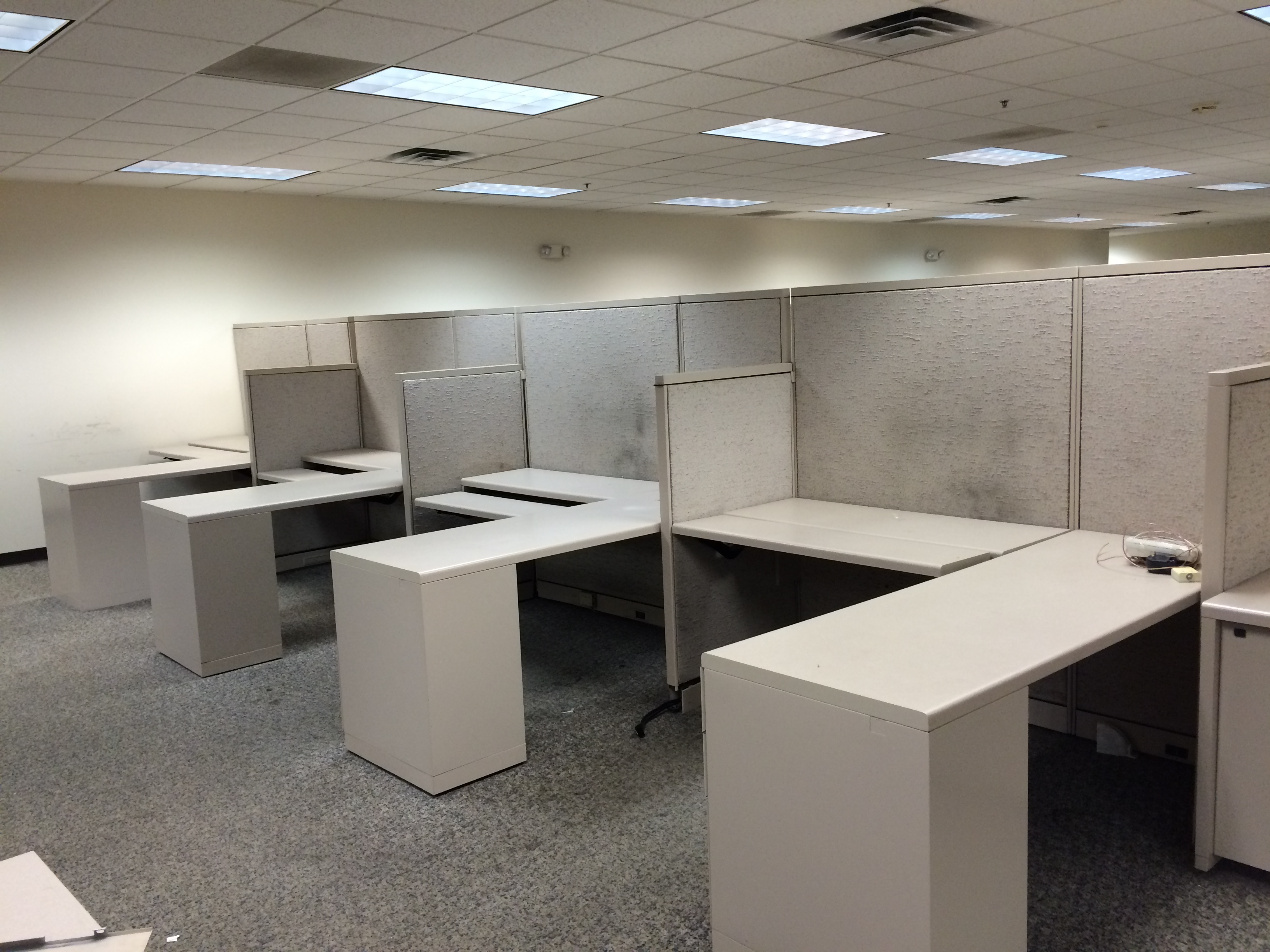 OFFICE CUBICLES: 4 CUBICLES ON EACH SIDE x 2 EACH SIZE : 6' X 6' X 64"H ...
