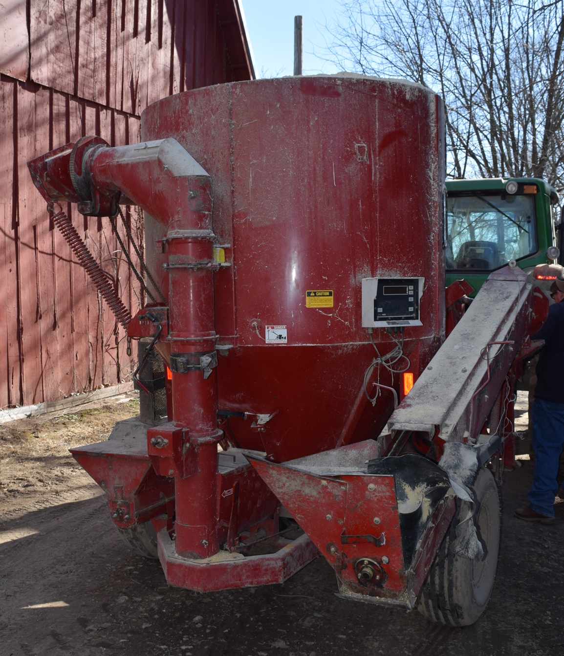 Lot 1027 Case IH 1250 grinder mixer with electric scales and drag unit