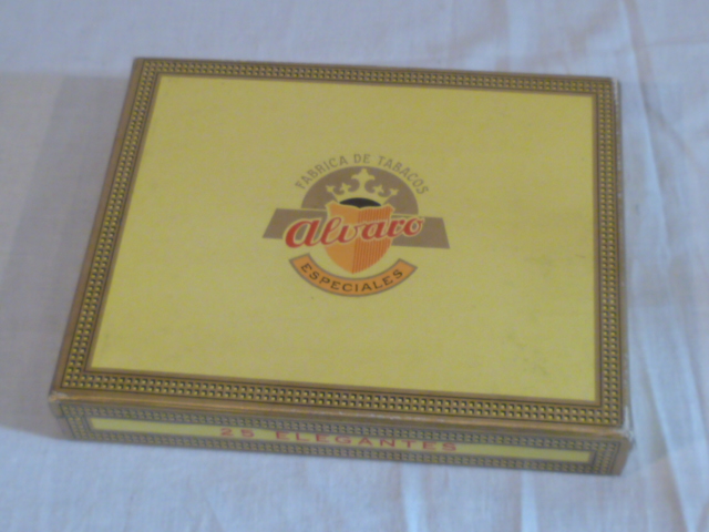 Box of twenty five Alvaro Especiales cigars, all individually wrapped