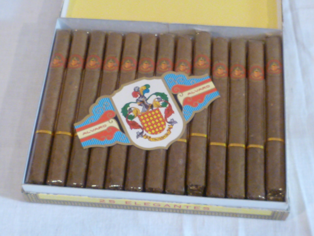 Box of twenty five Alvaro Especiales cigars, all individually wrapped