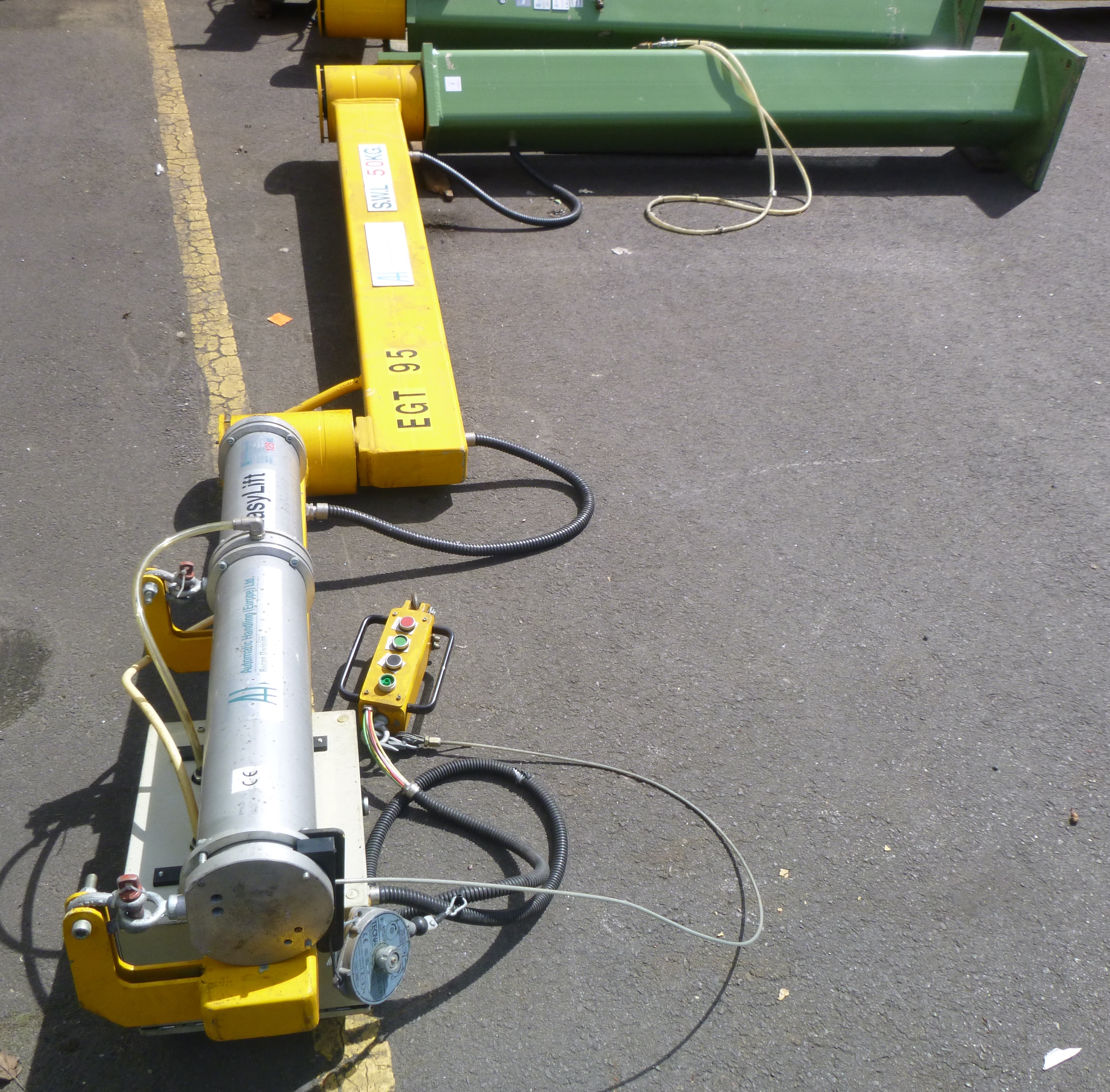 * An AH Eastlift 125KG Capacity Electro/Pneumatic Assisted Lifting ...