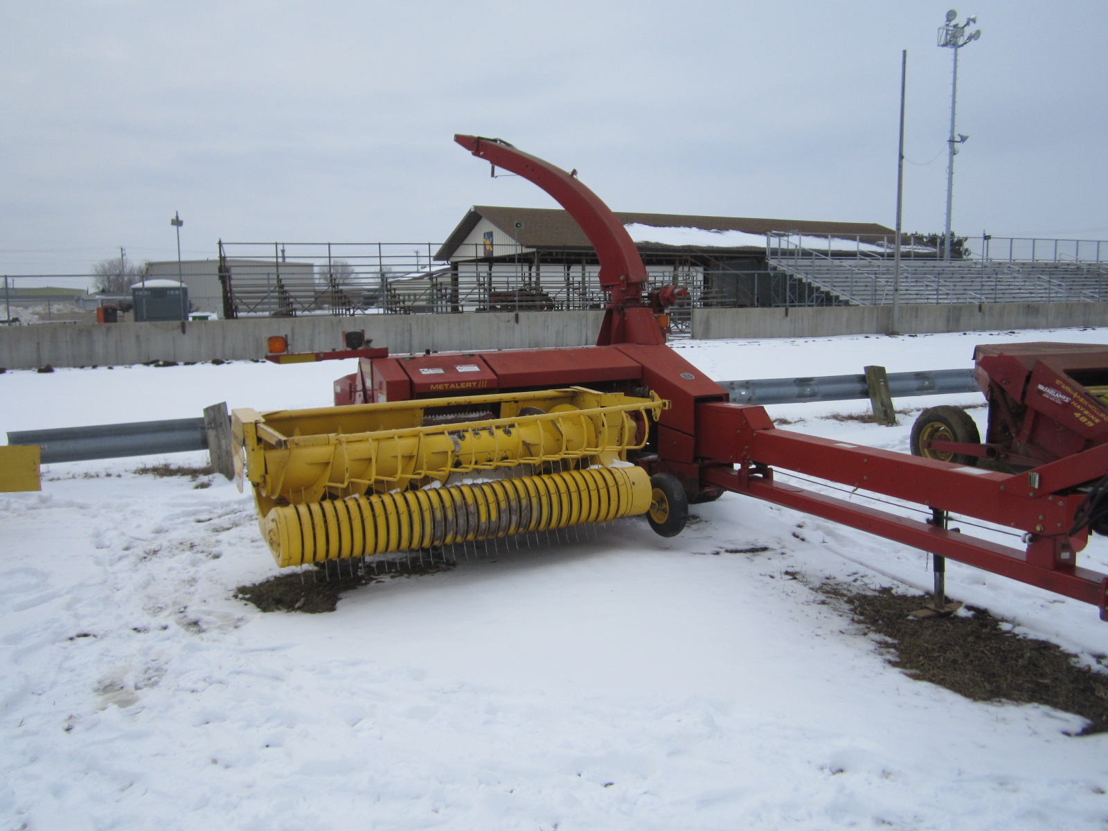 Lot 88 - New Holland FP 230 Chopper, hay pick-up, processor, Metal ...