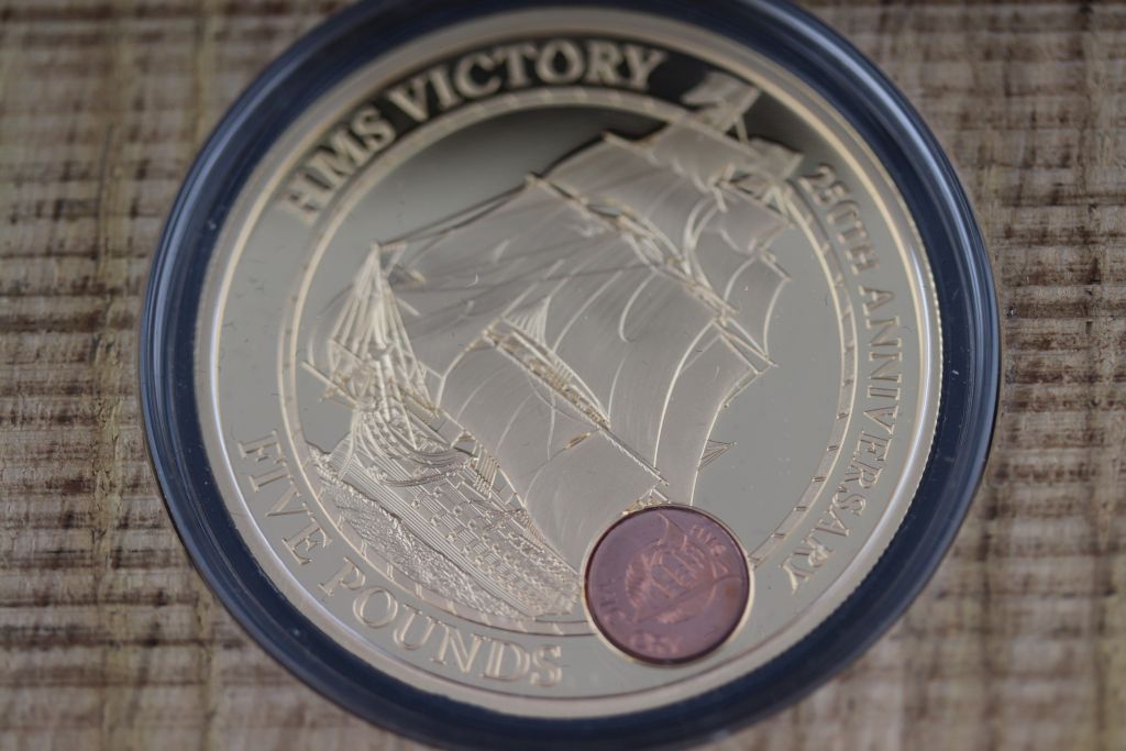 Cased Guernsey Limited edition 2015 HMS Victory 22ct Gold proof £5 ...