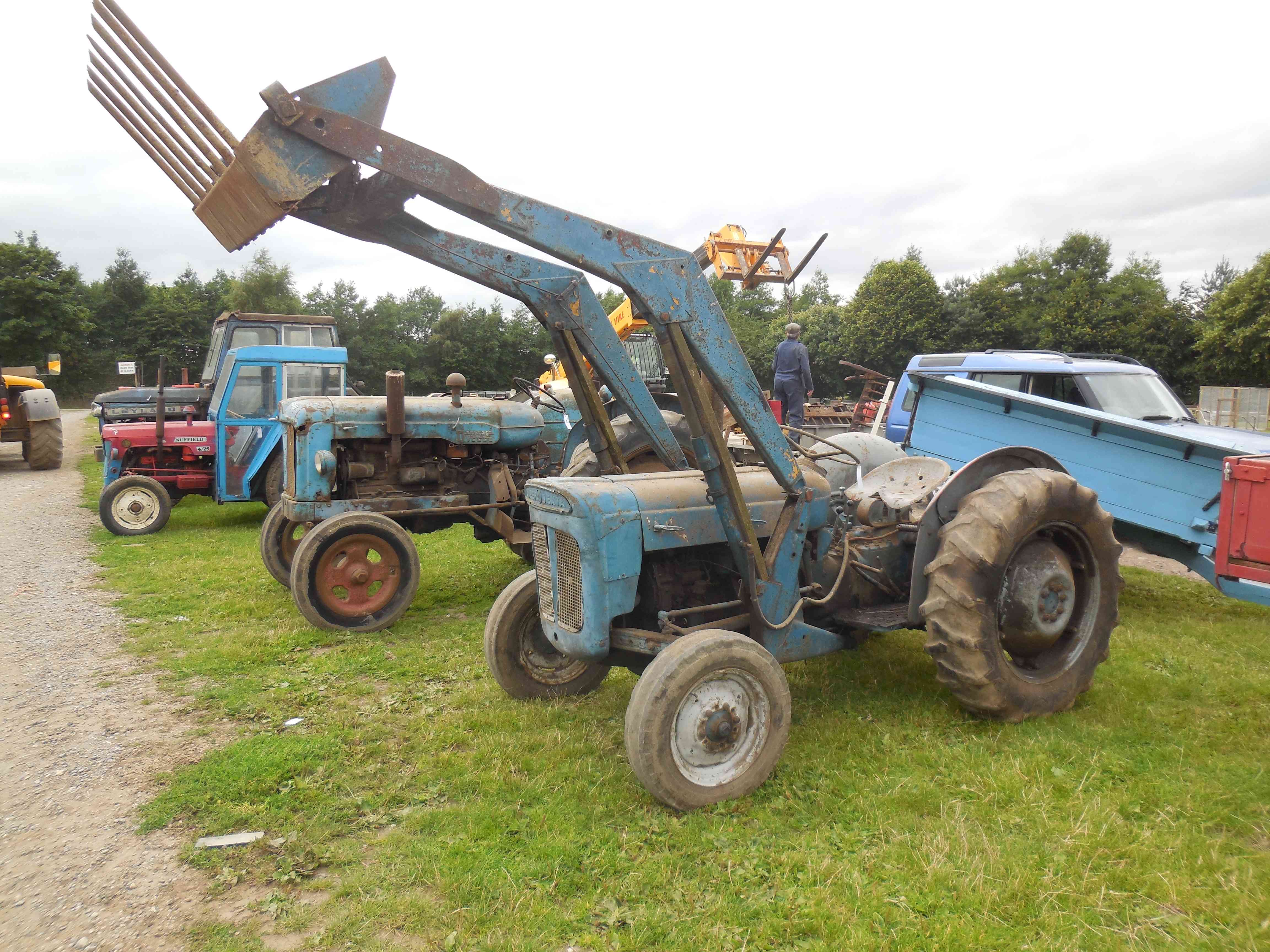Fordson Super Dexta 2wd tractor c/w loader and logbook