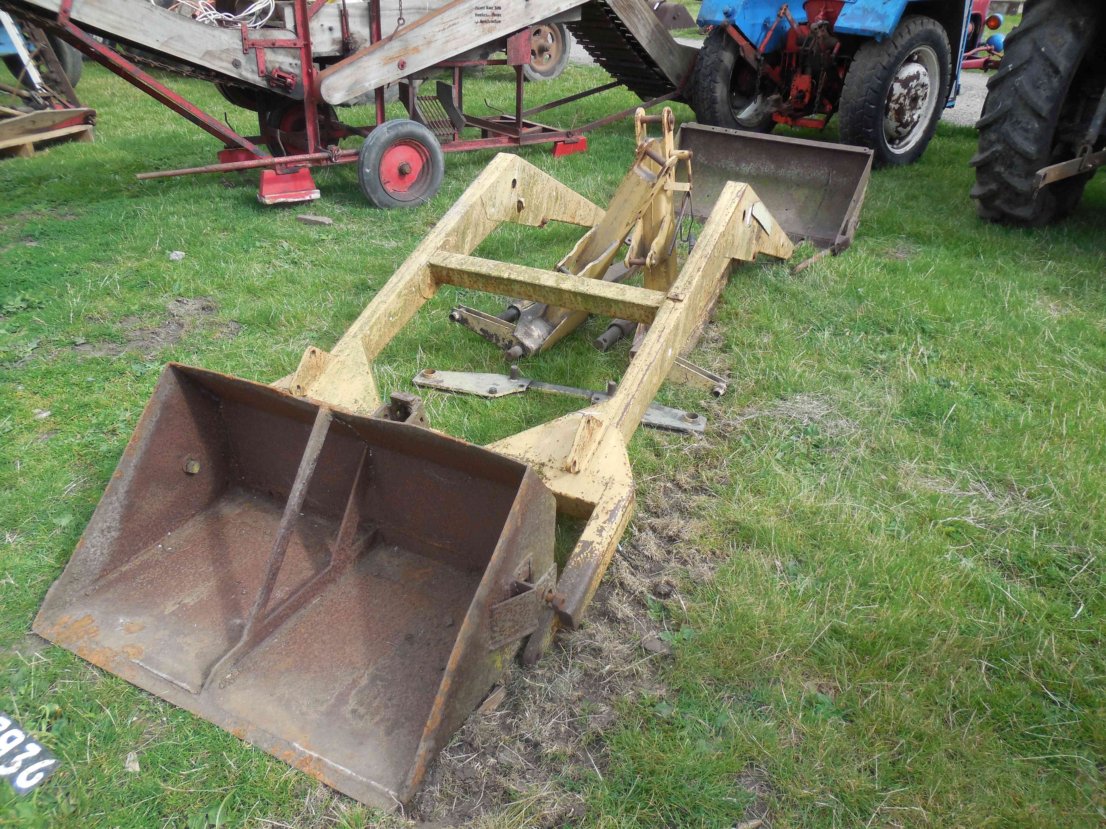 Fordson Dexta horndraulic loader, bucket, fork