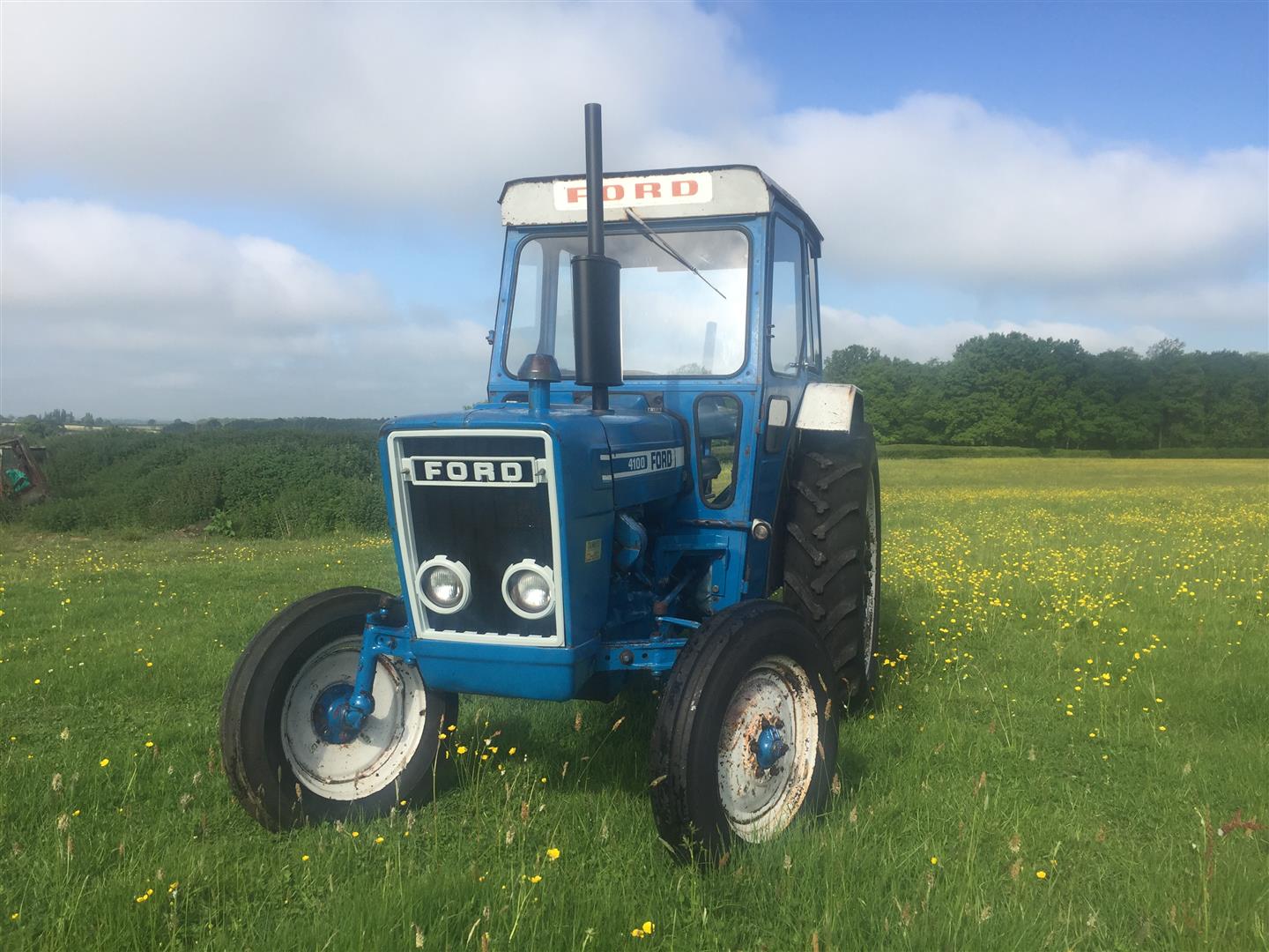 1976 FORD 4100 diesel TRACTOR Reg. No. LMW 30p Serial No. 965569 ...