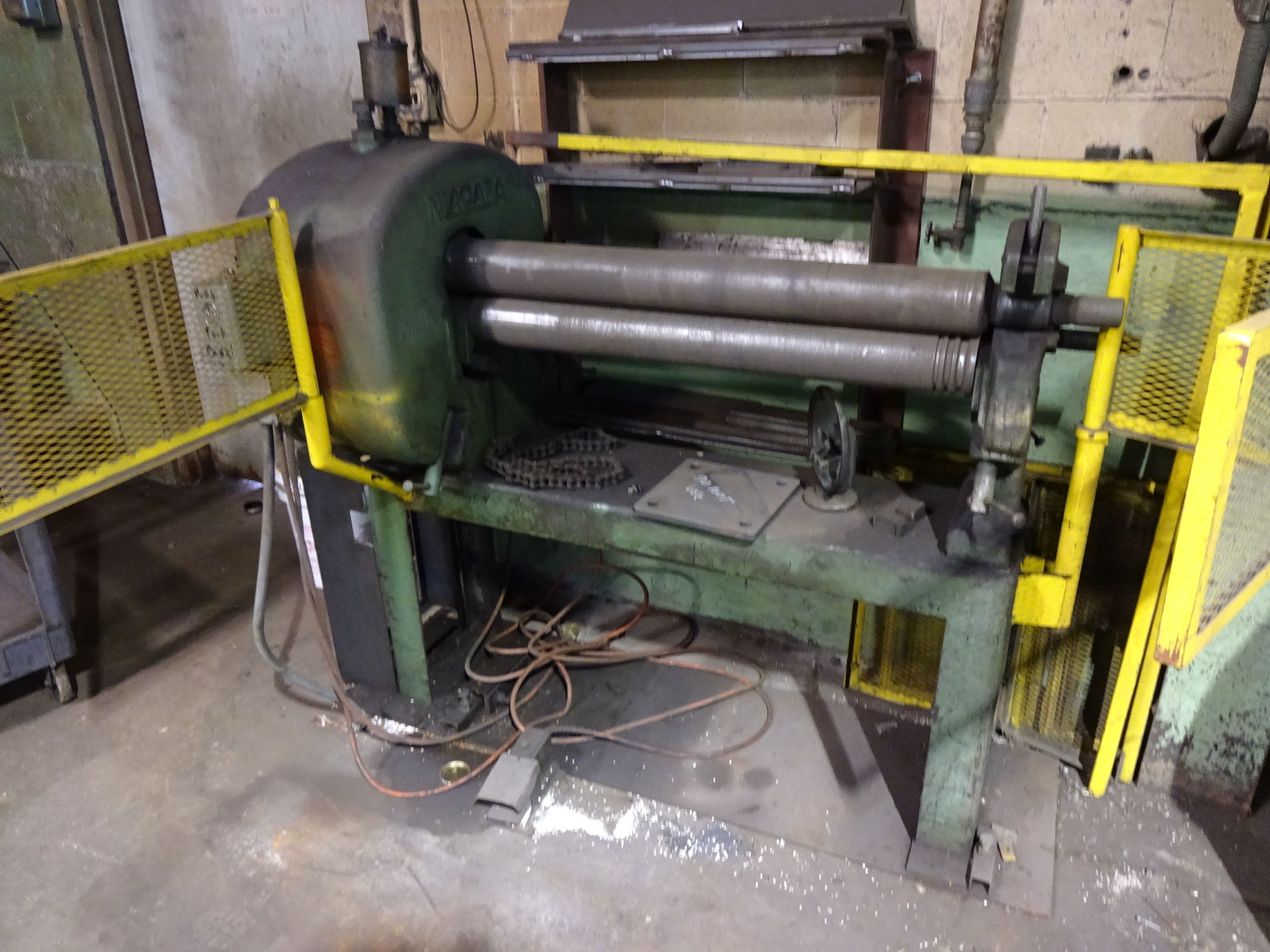 3' NIAGARA PLATE BENDING ROLL; 4" ROLLERS