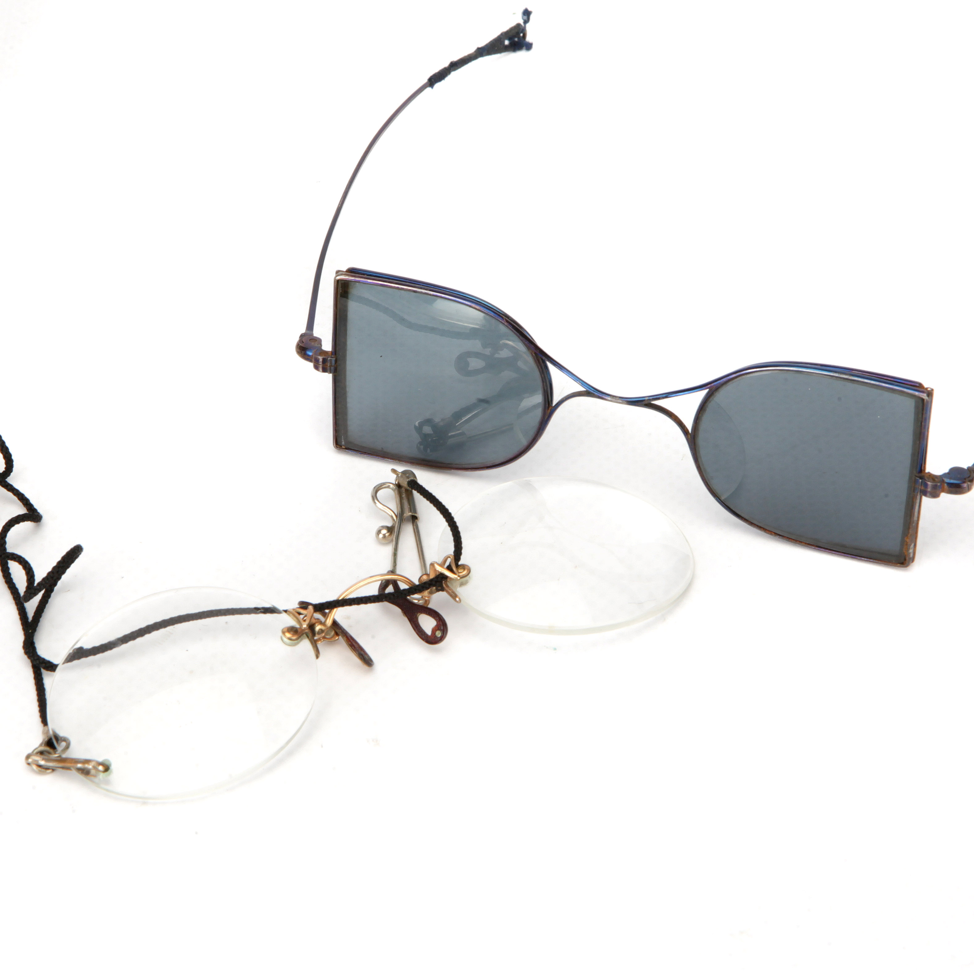 A Pair of Early 19th Century Double-Sided Railway Sunglasses & Pince ...