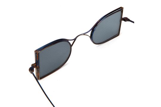 A Pair of Early 19th Century Double-Sided Railway Sunglasses & Pince ...