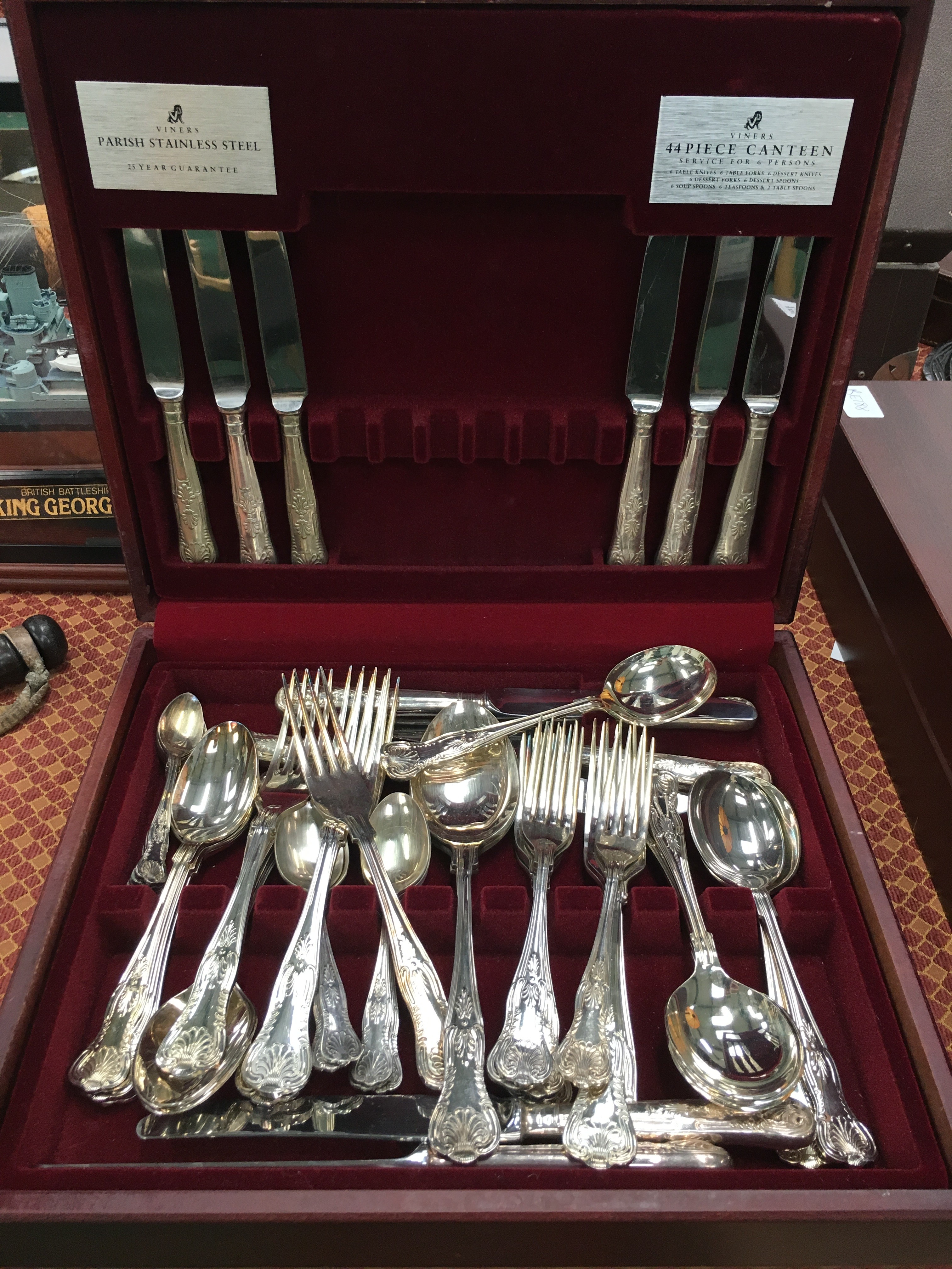 A modern Viners Kings pattern canteen of cutlery.