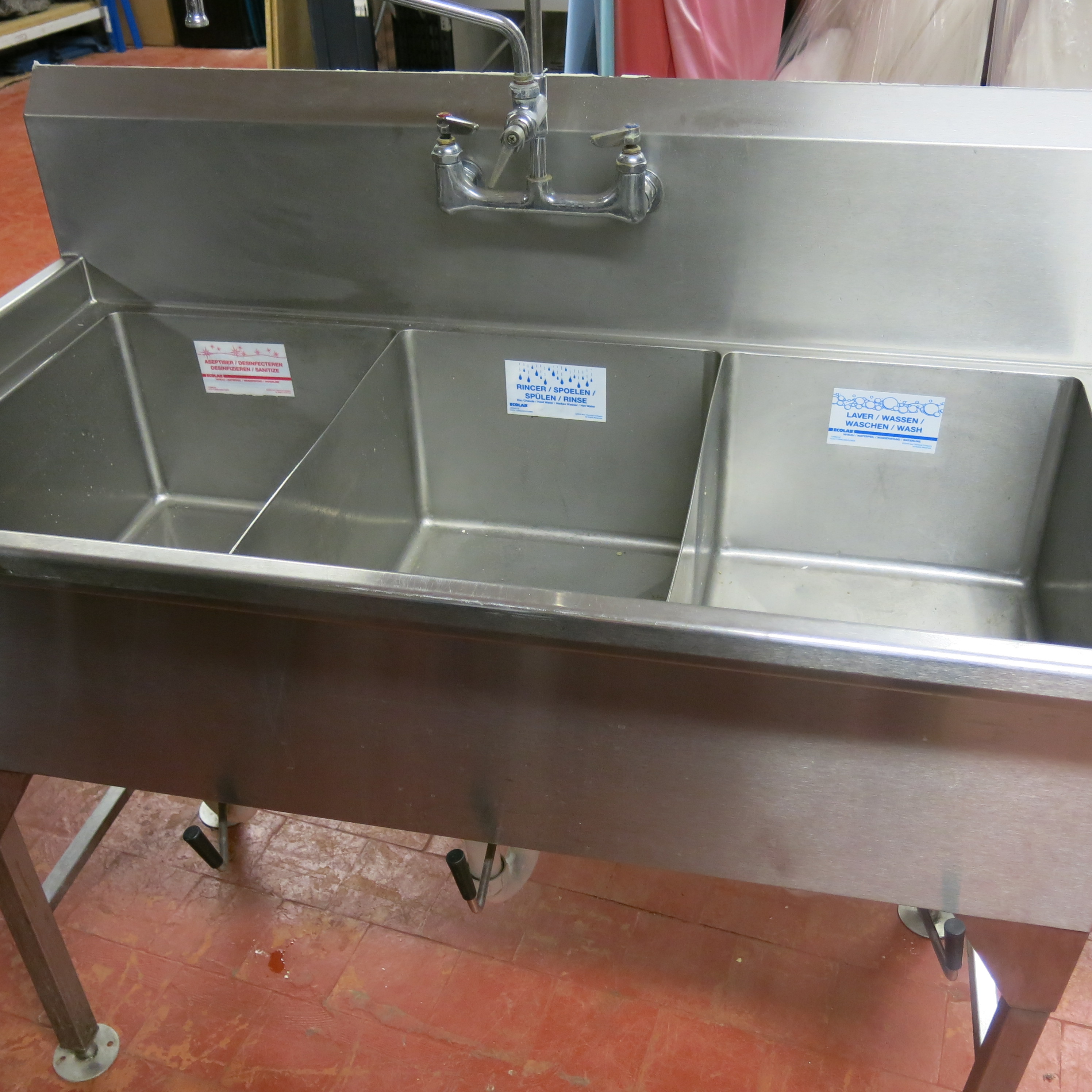 Stainless Steel Dish Wash Sink Unit with Eco Spray, Wall Mounted Pre ...