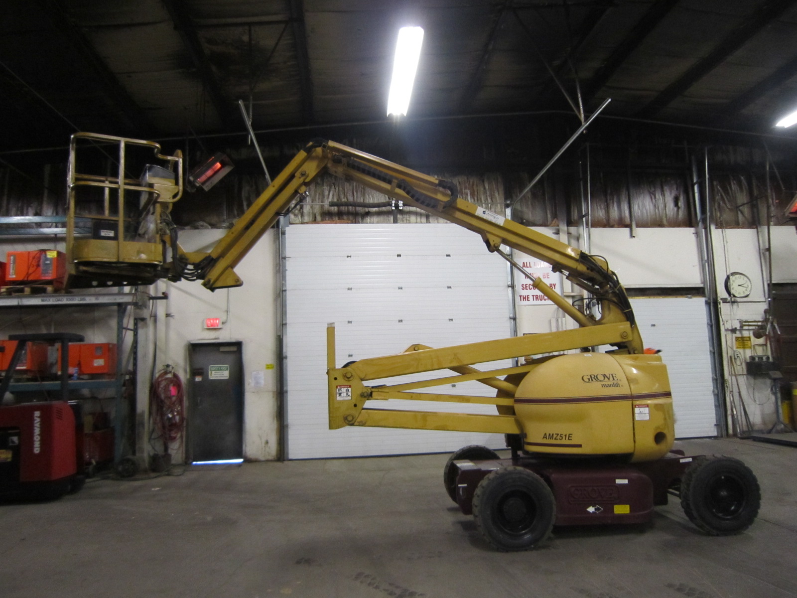 Grove Manlift model AMZ51E - 45' REACH with built in charger and LOW HOURS