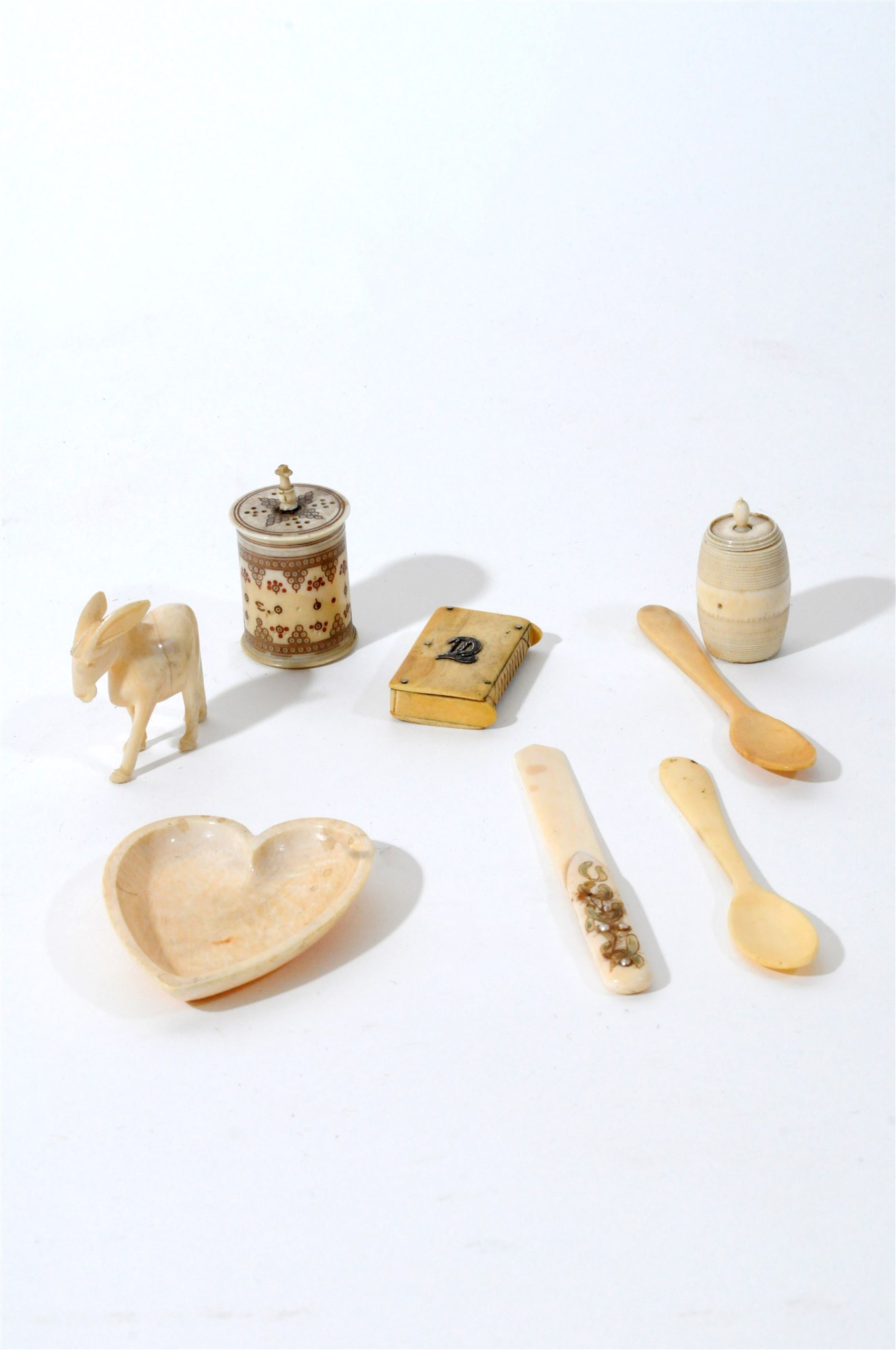A selection of ivory items, 19th and early 20th century, to include a ...
