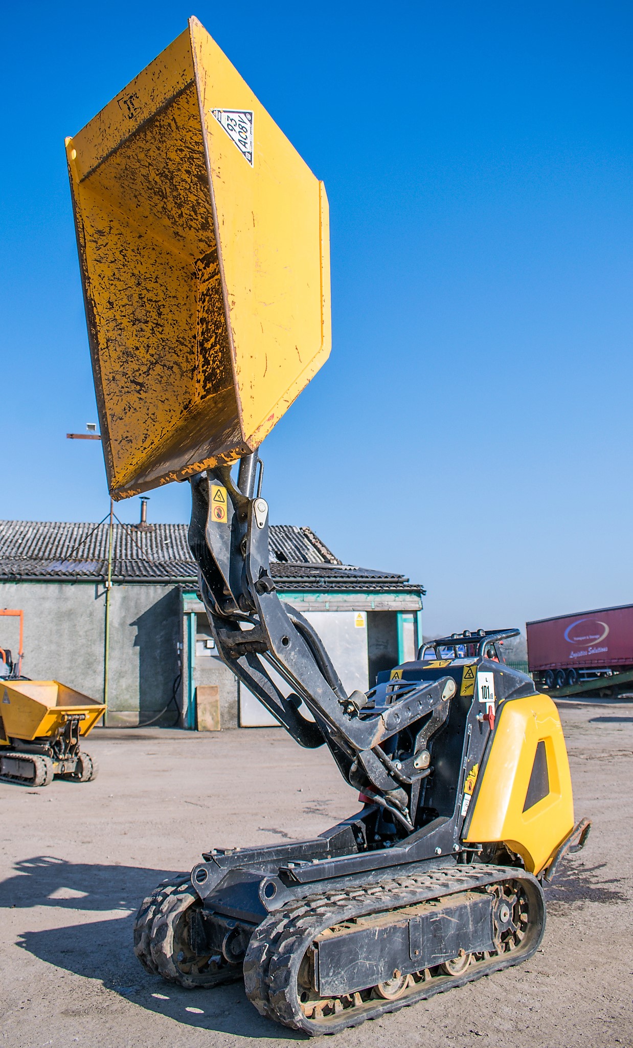 JCB HTD-5 Dumpster 500 kg diesel driven tracked walk behind hi tip ...