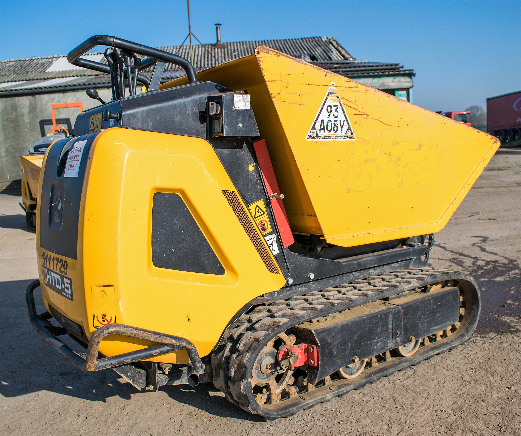 JCB HTD-5 Dumpster 500 kg diesel driven tracked walk behind hi tip ...