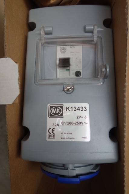 (189) 1 x MK Commando Socket Outlet RCD Single. 200-250v. Surplus, end ...