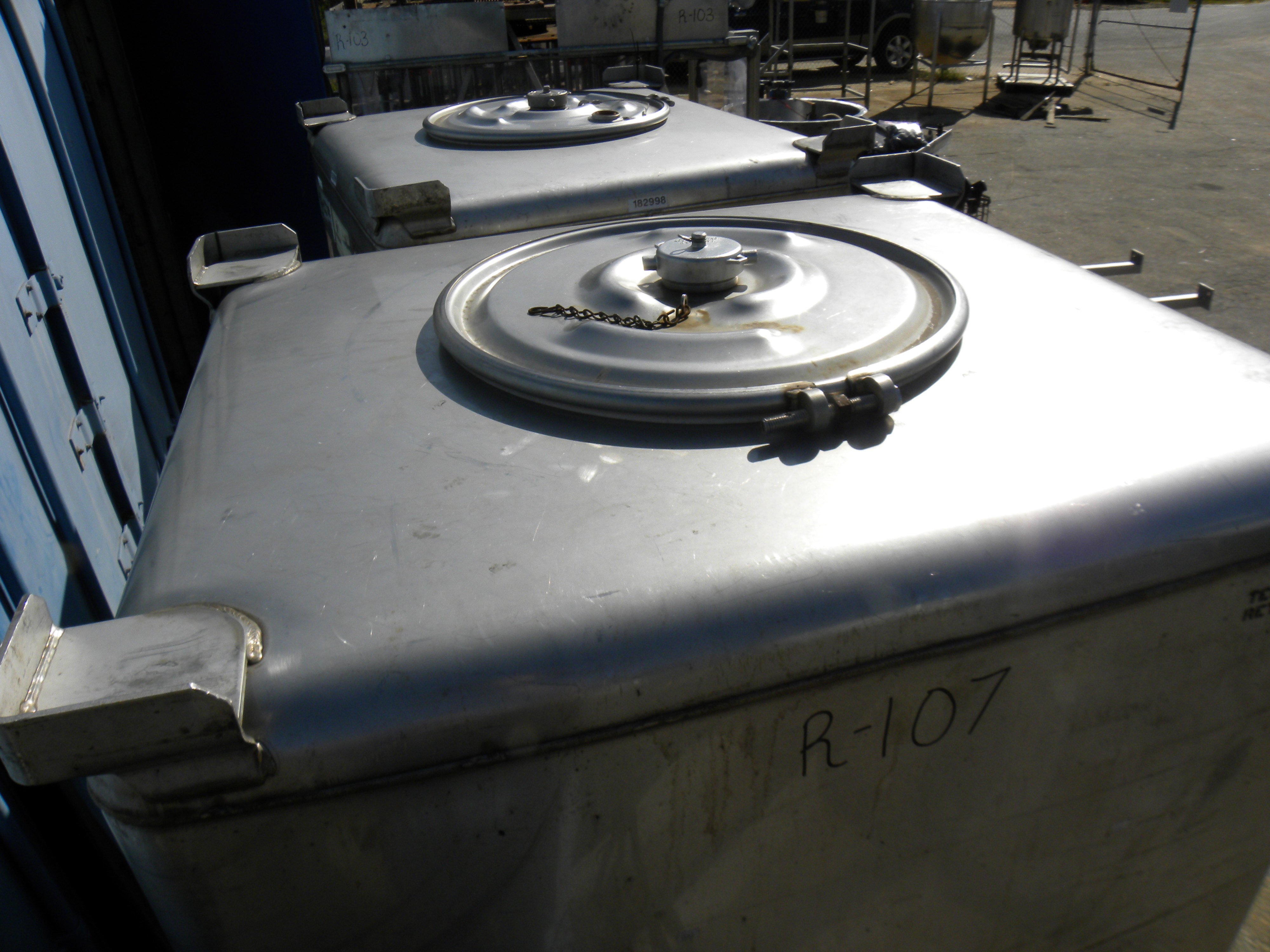 549 GALLON DOT Stainless Steel Tote. CLAWSON TANK CO. DOT#57. DESIGN ...