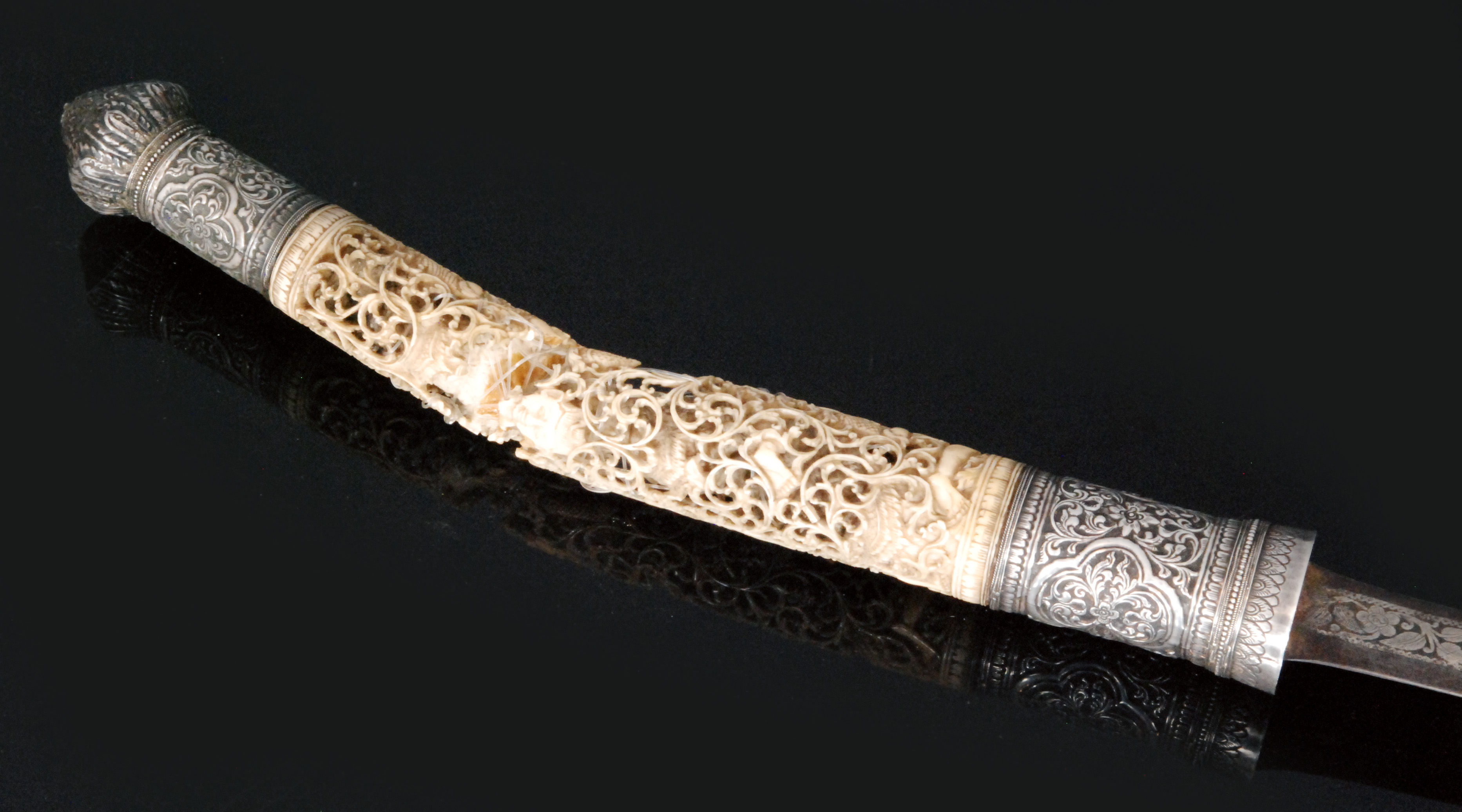A 19th Century Burmese or Myanmar Dha sword, the curved and carved ...