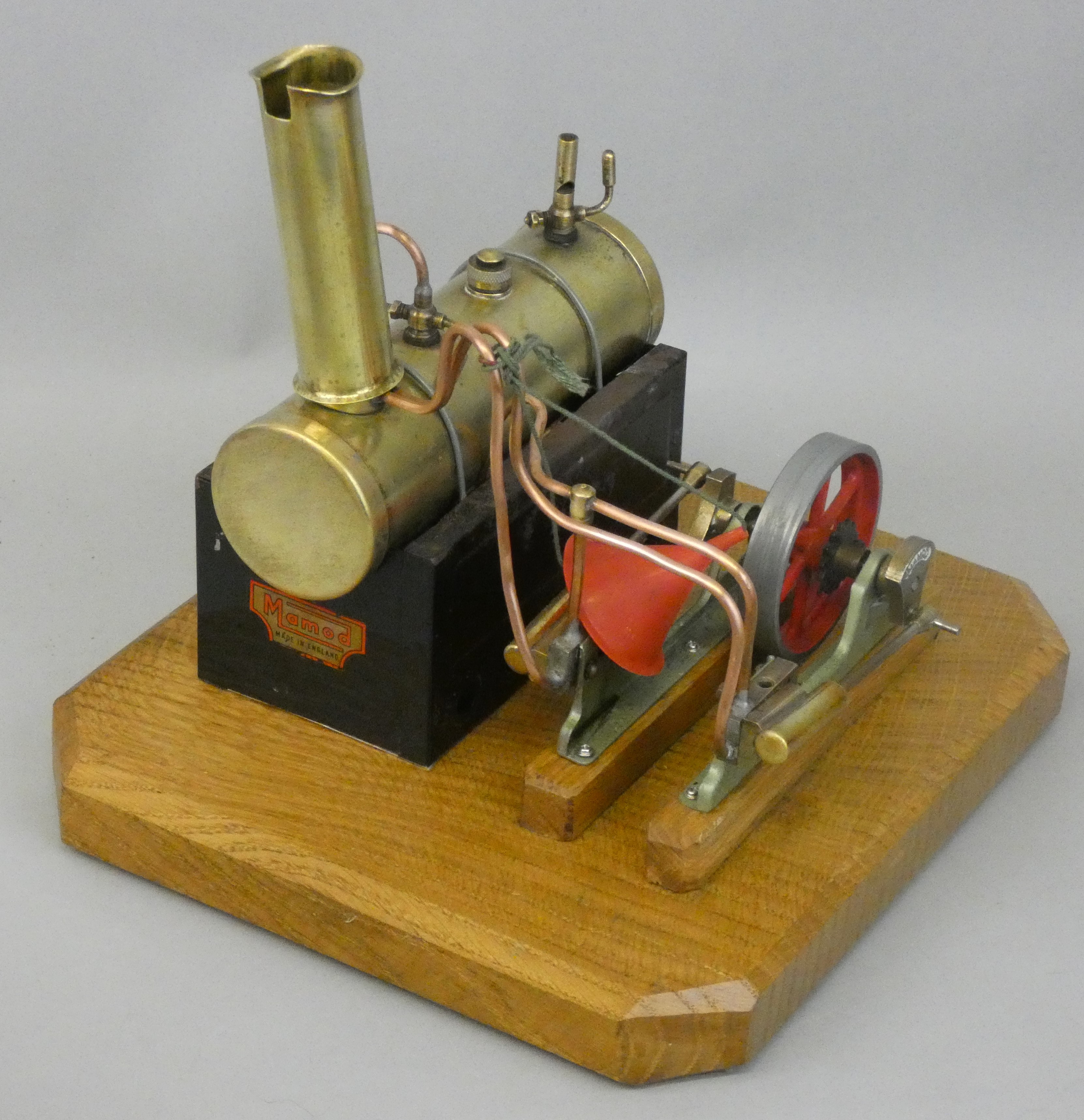 A boxed vintage Mamod SE3 twin cylinder super-heated steam engine ...
