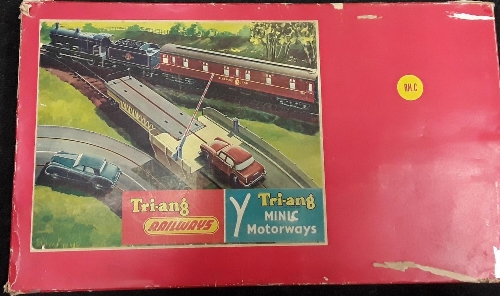 Triang Railways OO Gauge RM.C Minic Motorway Interchange Set consisting ...