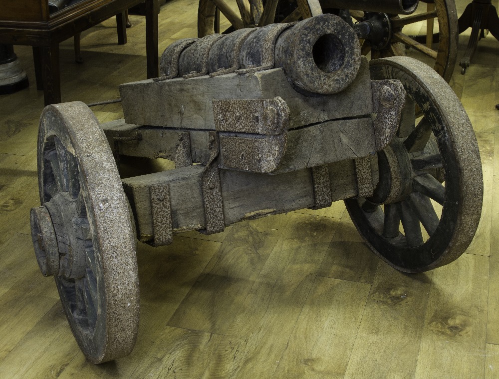 AN ENGLISH 15TH CENTURY FALCONET CANNON, banded barrel mounted on an ...