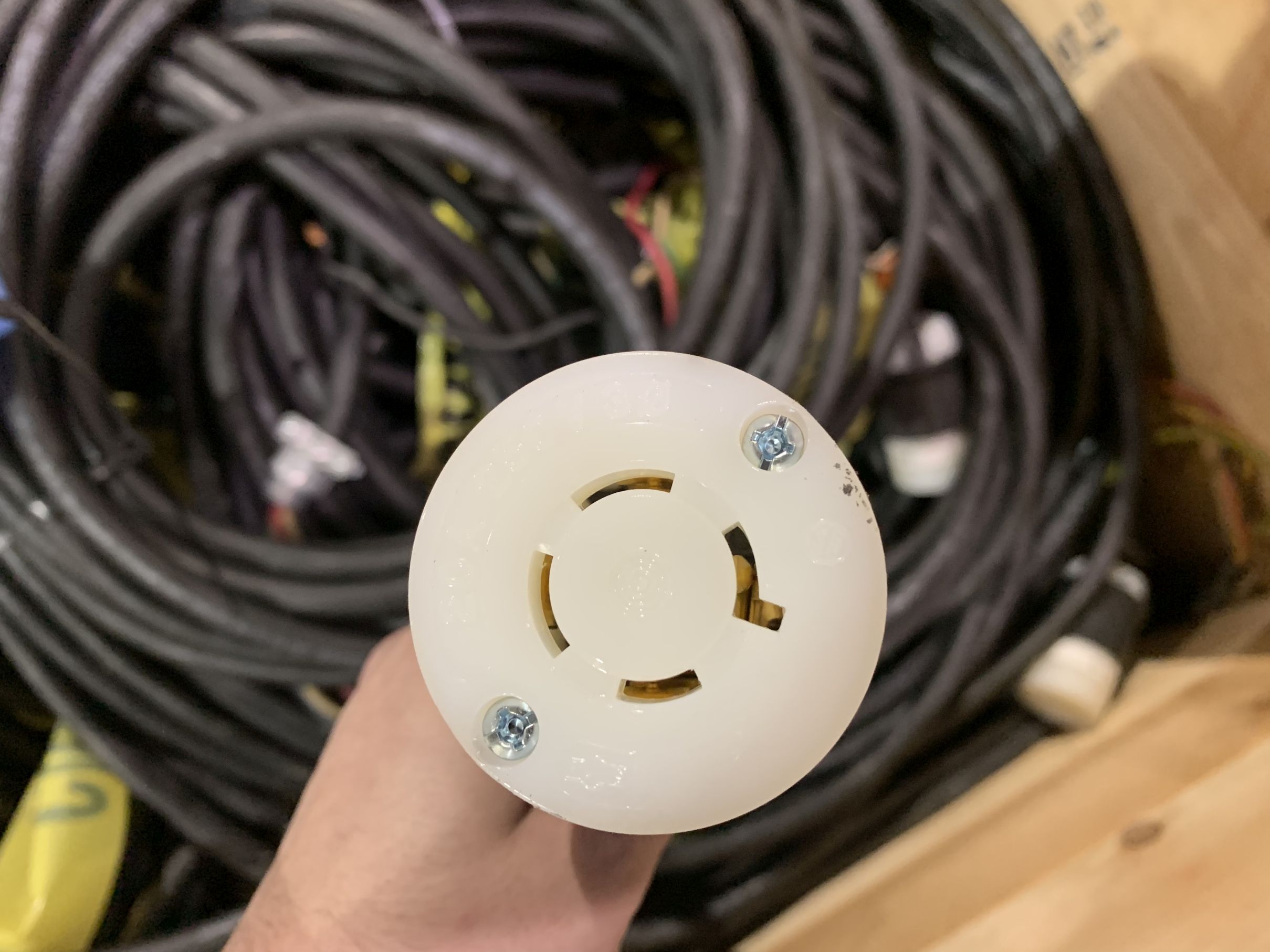 (LOT) 30 AMP ELECTRIC DROPS