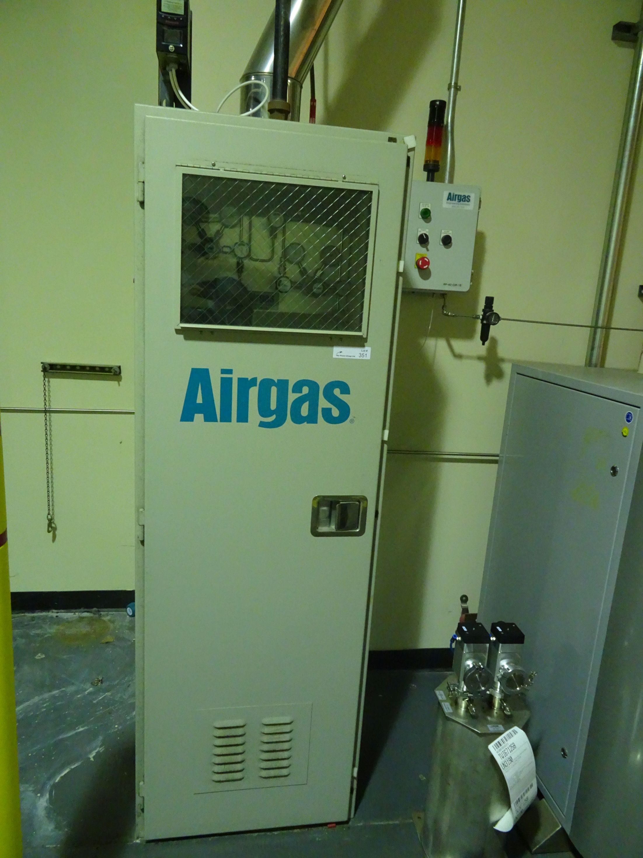 Airgas Model V89ES2370 Ammonia 2-Bottle Gas Cabinet With Manifold ...