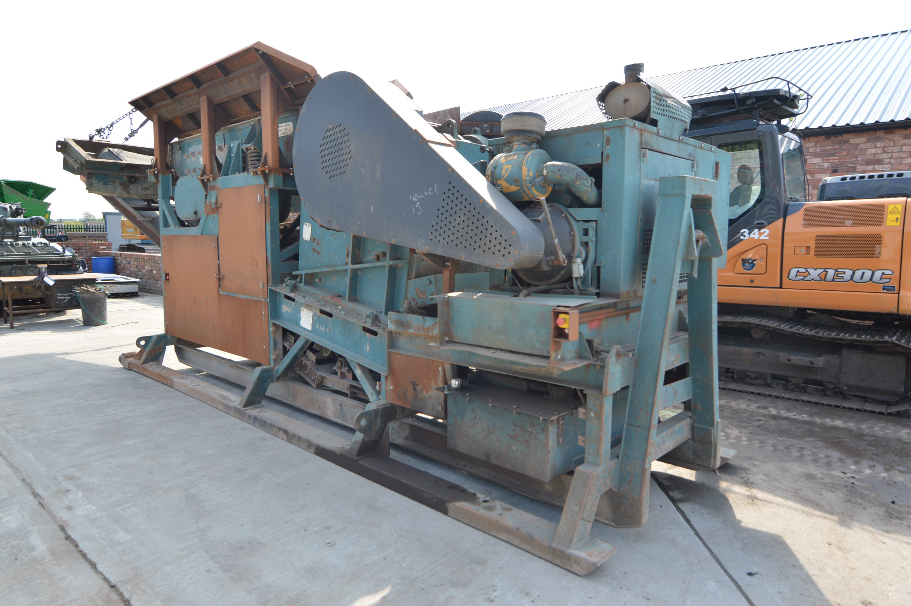 Brown Lenox Kue-Ken 30 x 18 BIG HOOK RORO SKID MOUNTED CRUSHER, VIN ...
