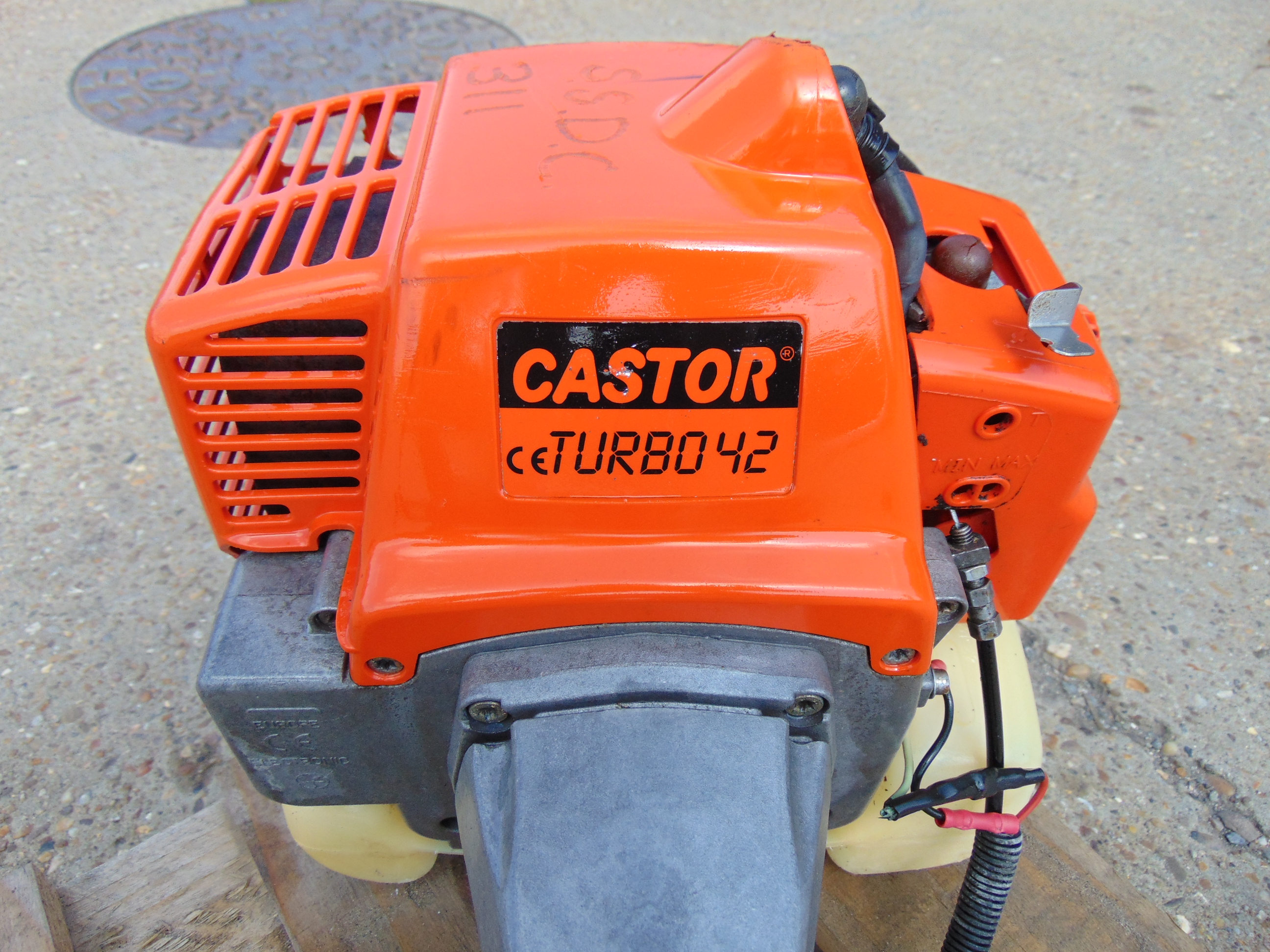 You are bidding on an CASTOR Turbo 42 Petrol Strimmer. It has not been ...