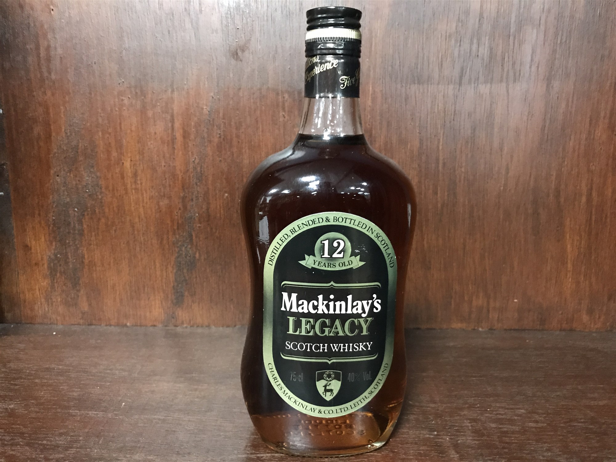 MACKINLAY'S LEGACY 12 YEARS OLD Blended Scotch Whisky 75cl, 40% volume.