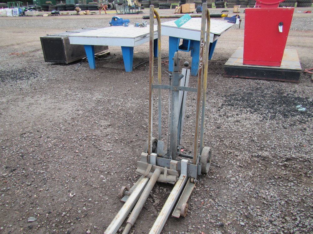 Hydraulic Sack Barrow Lift UNRESERVED LOT