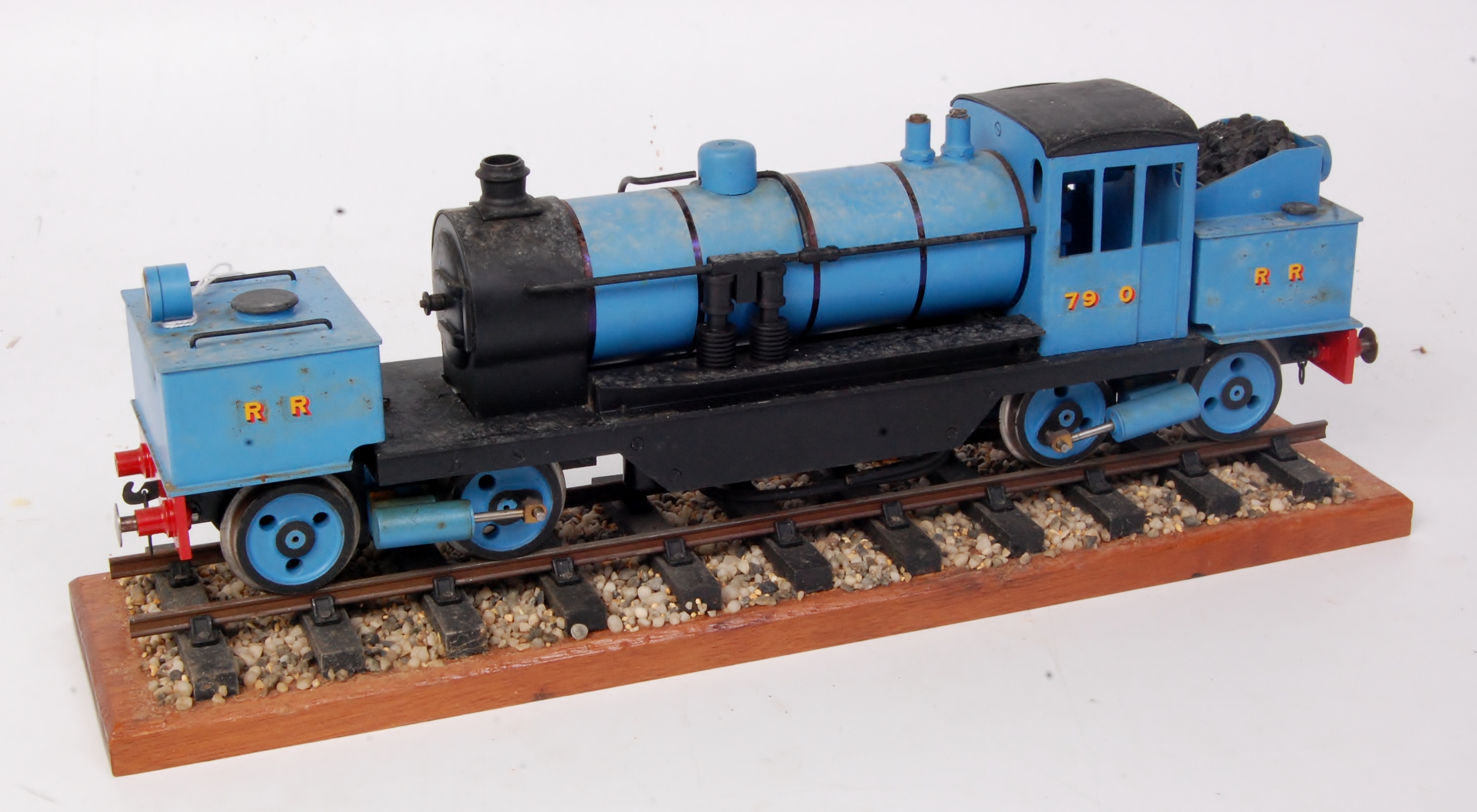 Scratch built 0 gauge, Beyer Garratt type articulated 4-0-4 locomotive ...