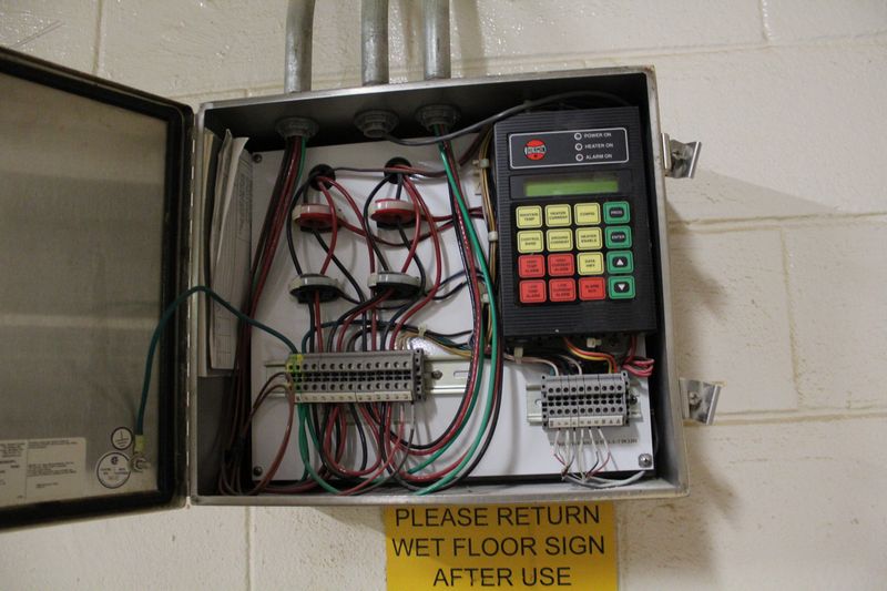 { Group of lots: 1032,1033,1034 } Thermon Heat Trace Control Panel ...