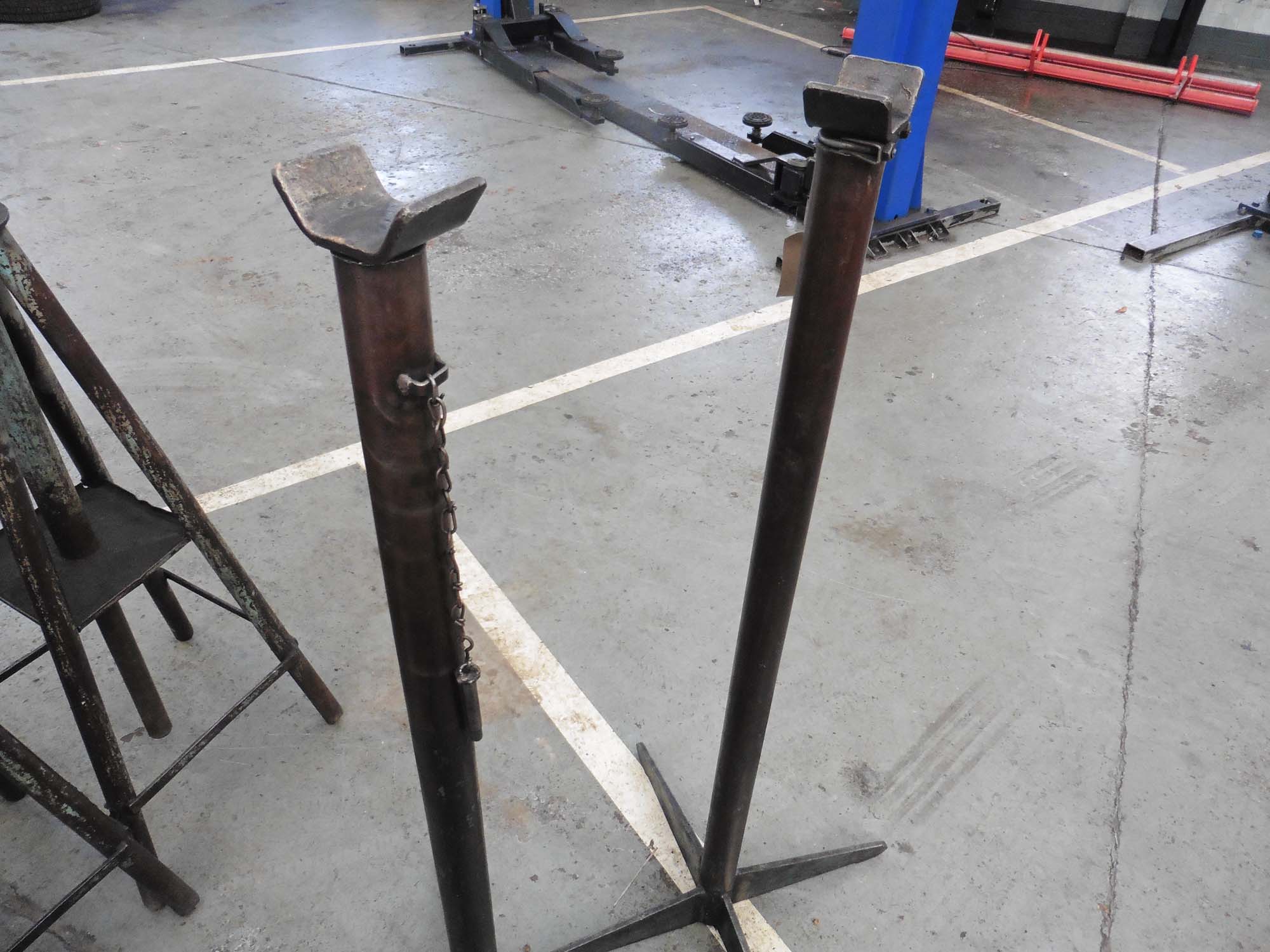 Pair of 1.5m high axle stands