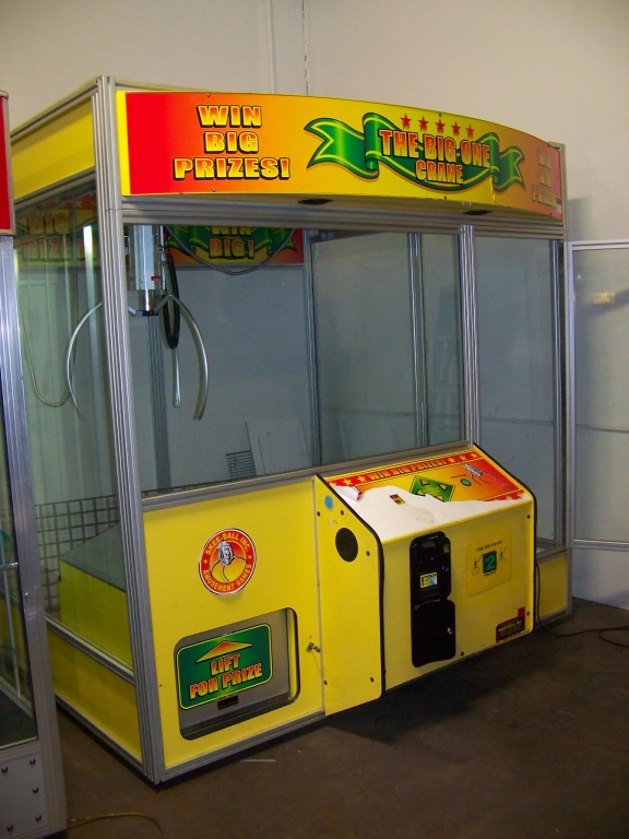 THE BIG ONE ELAUT PLUSH CLAW CRANE 8'X8' JUMBO Item is in used ...