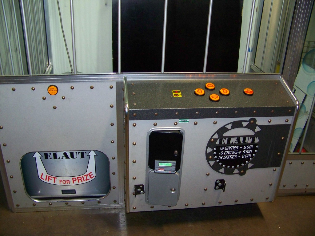 THE BIG ONE ELAUT 8'X8' JUMBO CLAW CRANE MACHINE Item is in used ...