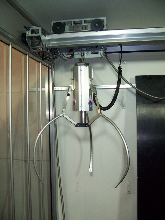 THE BIG ONE ELAUT 8'X8' JUMBO CLAW CRANE MACHINE Item is in used ...